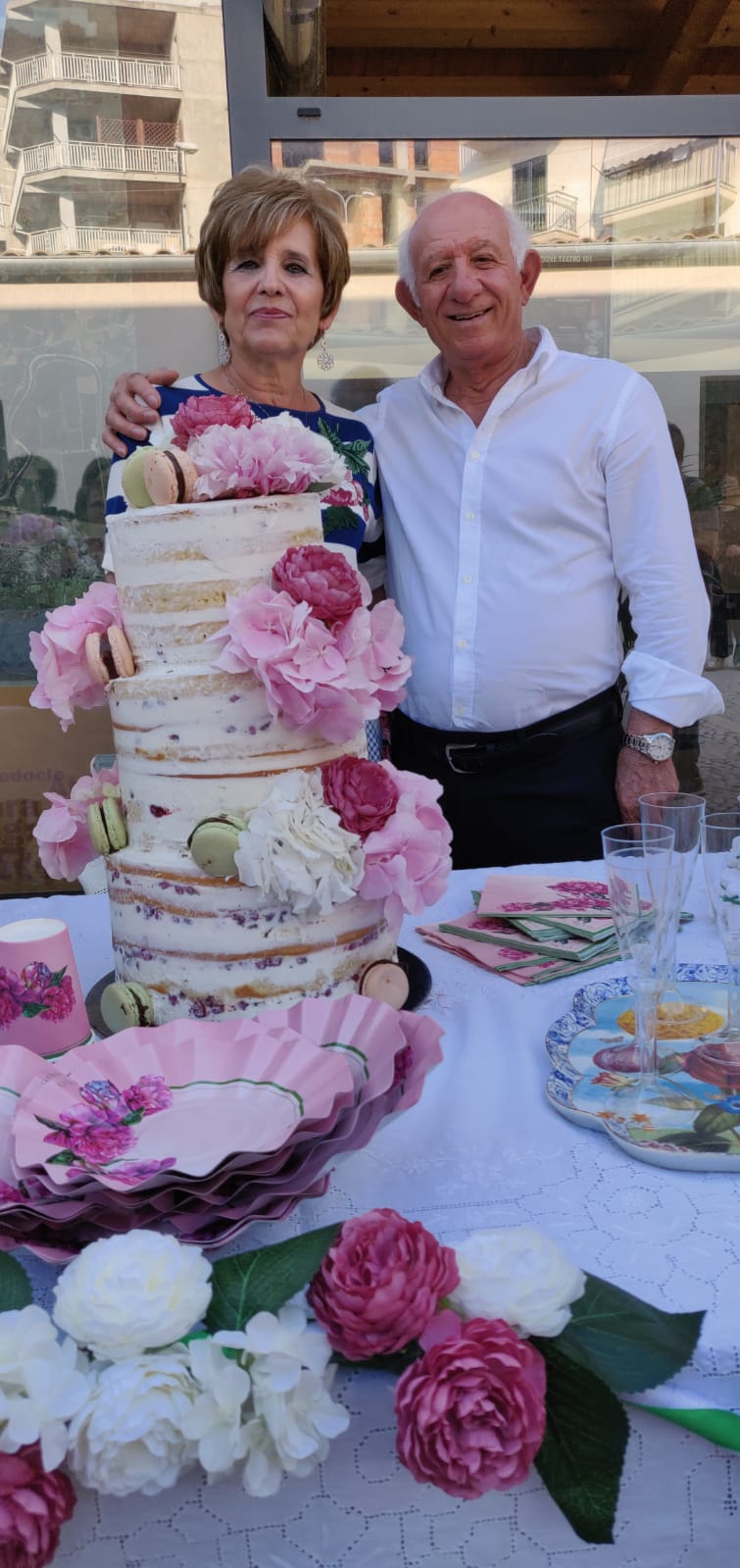 Favara. Va in pensione dopo 42 anni di servizio, tanti auguri alla sig ...